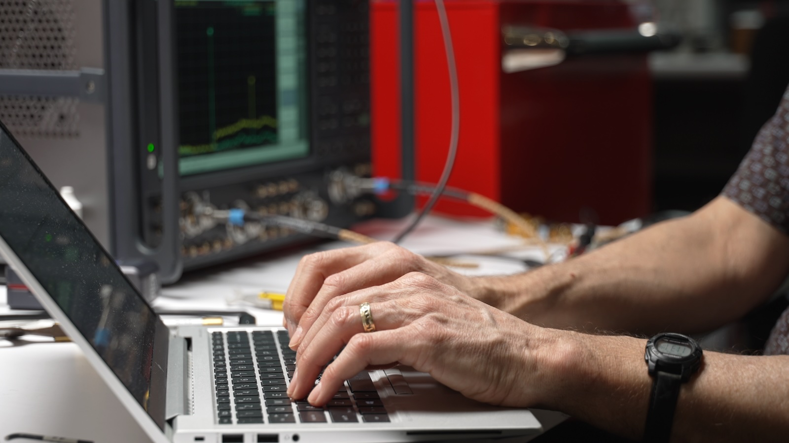 Inspector F2 Fault Injection Professional Laser Bundle | Keysight